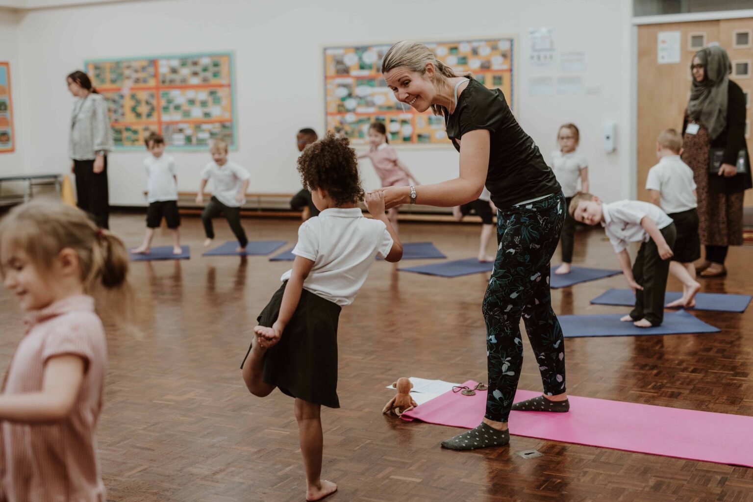 Happy Kids Yoga: Building Strength, Calm & Emotional Resilience